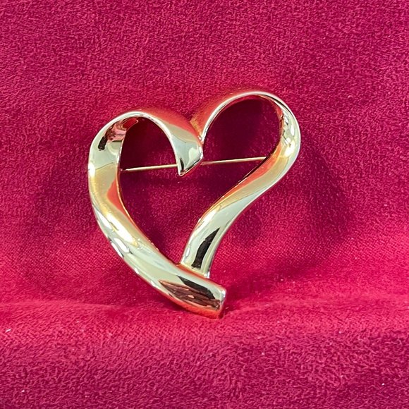 Trifari | Jewelry | Vintage Trifari Gold Toned Heart Brooch Like New ...